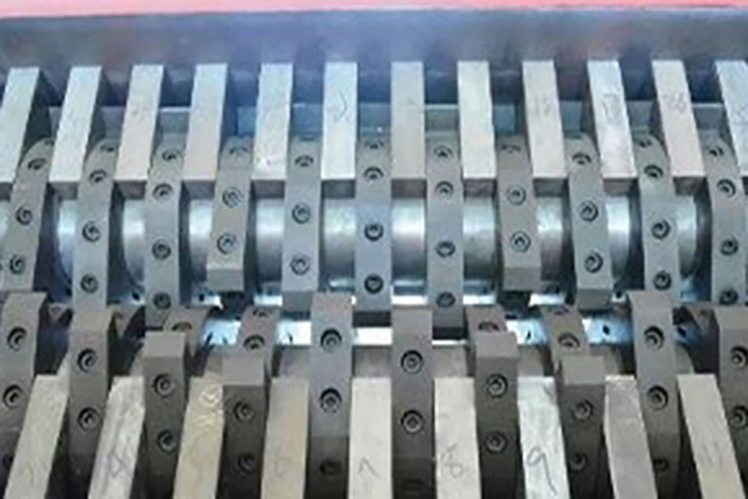 Two shaft shredder – Plastic Recycling Mahcine Manufacturer