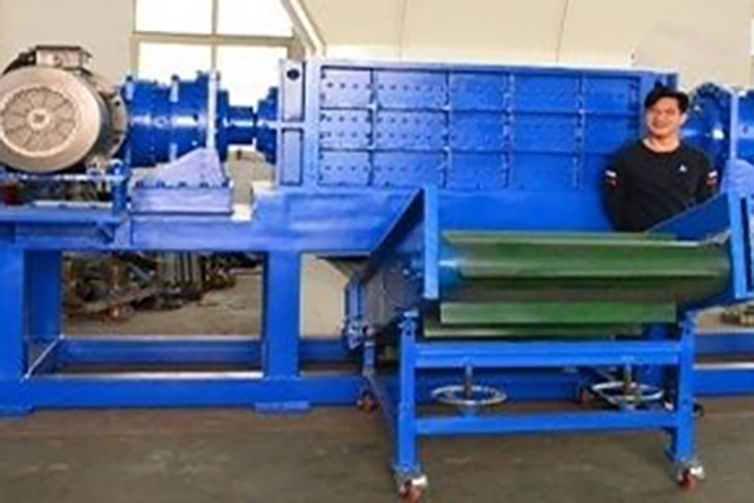 Two shaft shredder – Plastic Recycling Mahcine Manufacturer